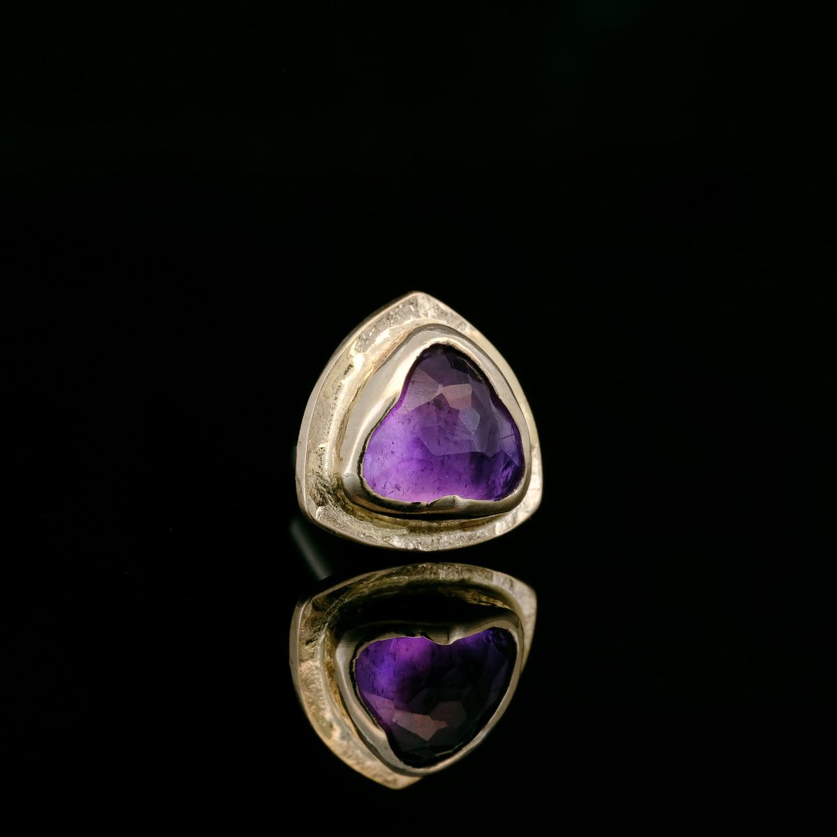 Rose Cut Amethyst in White Gold Scalloped Sandman - 14ga Threaded end ...