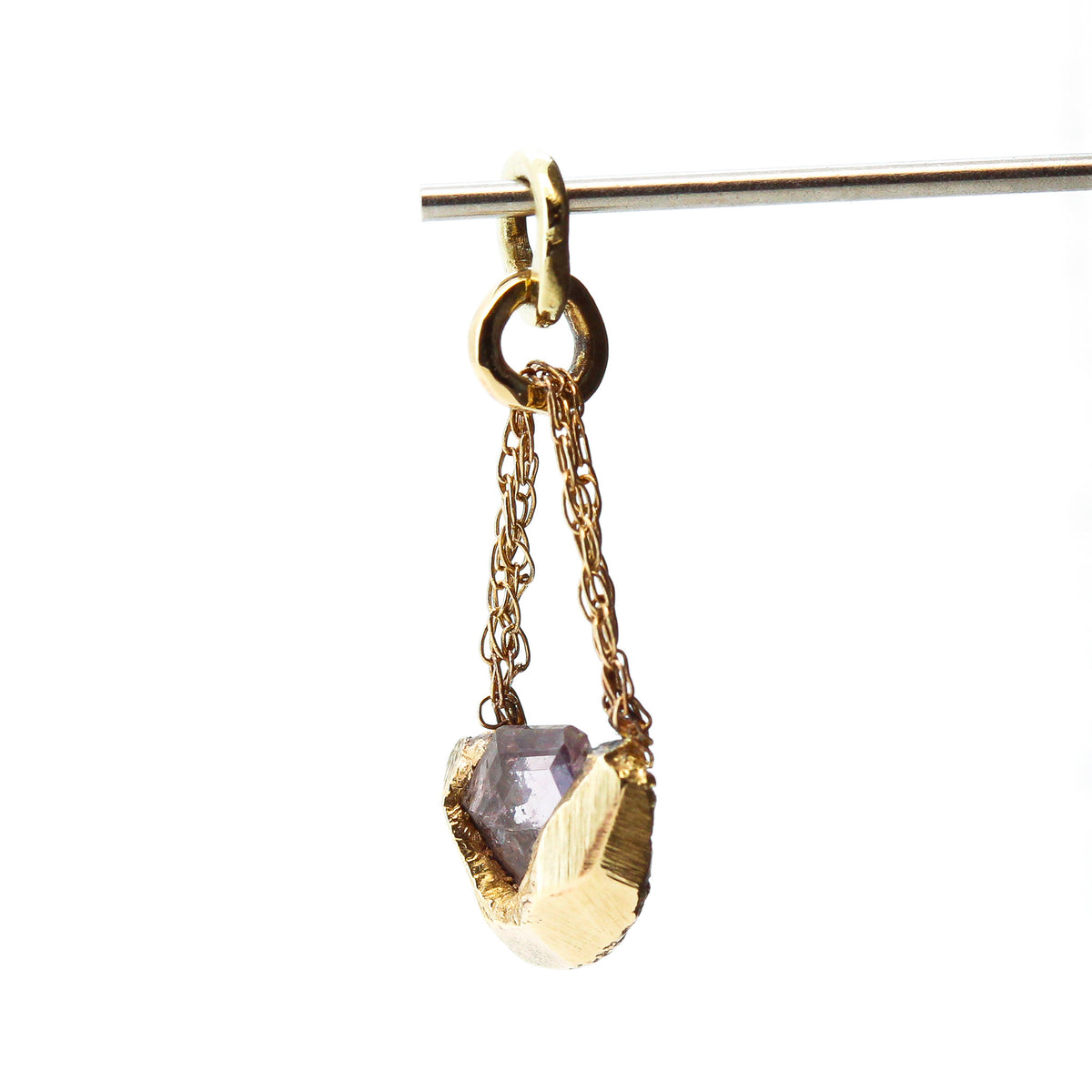 Sapphire in Sculpted Yellow Gold - Chain Charm – Dendrite